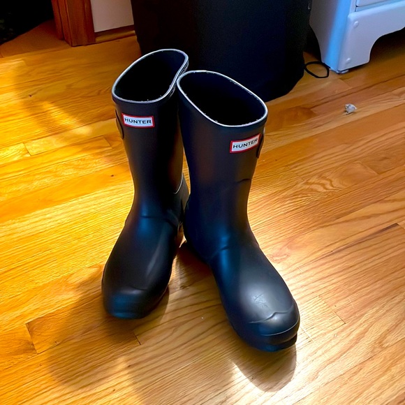 Hunter | Shoes | Barely Worn Size Wide Medium Height Hunter Boots Navy ...